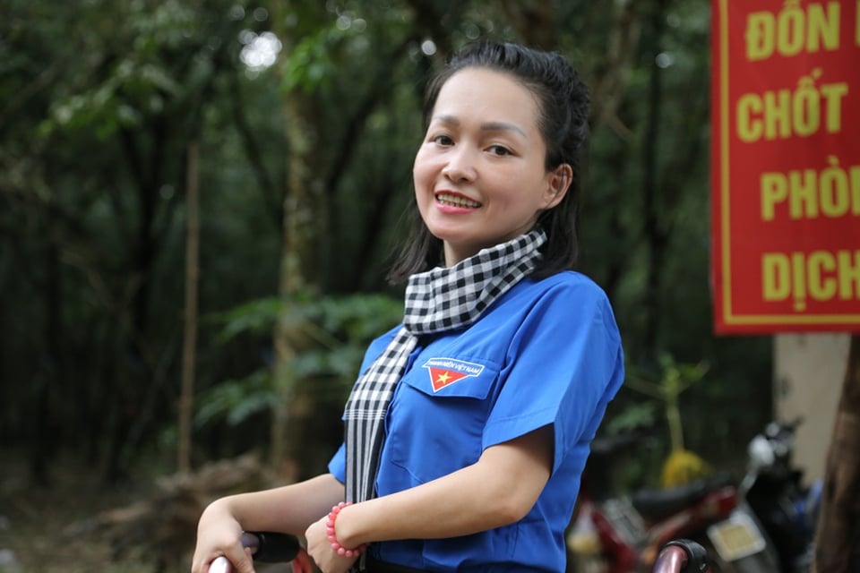 Ông Hồ Minh Sơn – Viện trưởng Viện IMRIC cảm kích sự quả cảm của nữ nhà ...