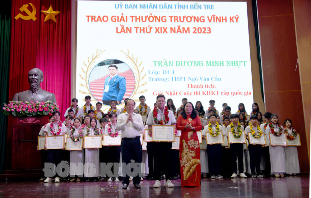 Bến Tre vinh danh và trao giải thưởng Trương Vĩnh Ký cho 73 học sinh - Hướng Nghiệp Thị Trường